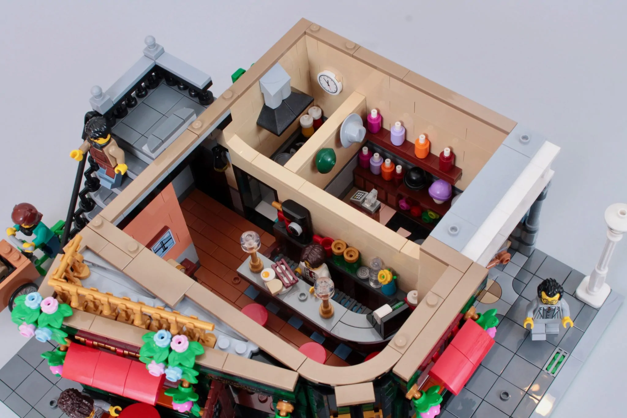 LEGO Icons 10350 Tudor Corner modular building review