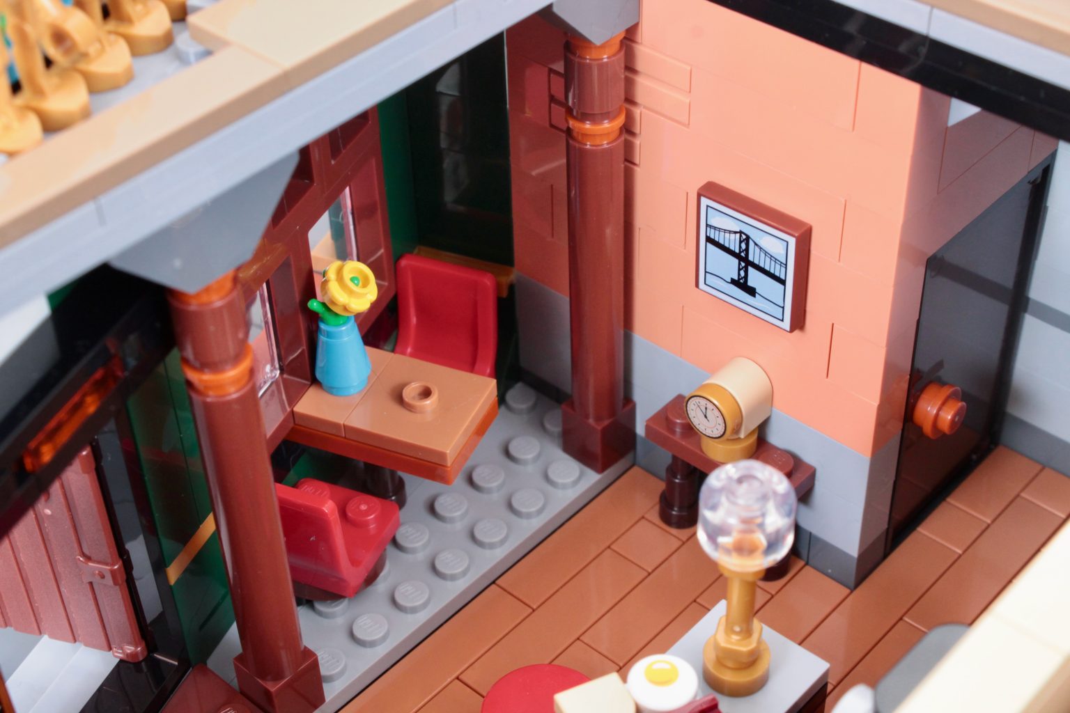 LEGO Icons 10350 Tudor Corner modular building review