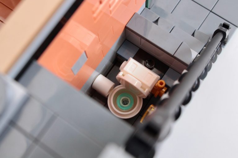 LEGO Icons 10350 Tudor Corner modular building review