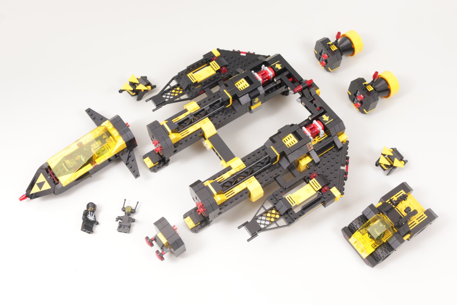 LEGO 10355 Blacktron Renegade está diseñado para fanáticos de todas las ...