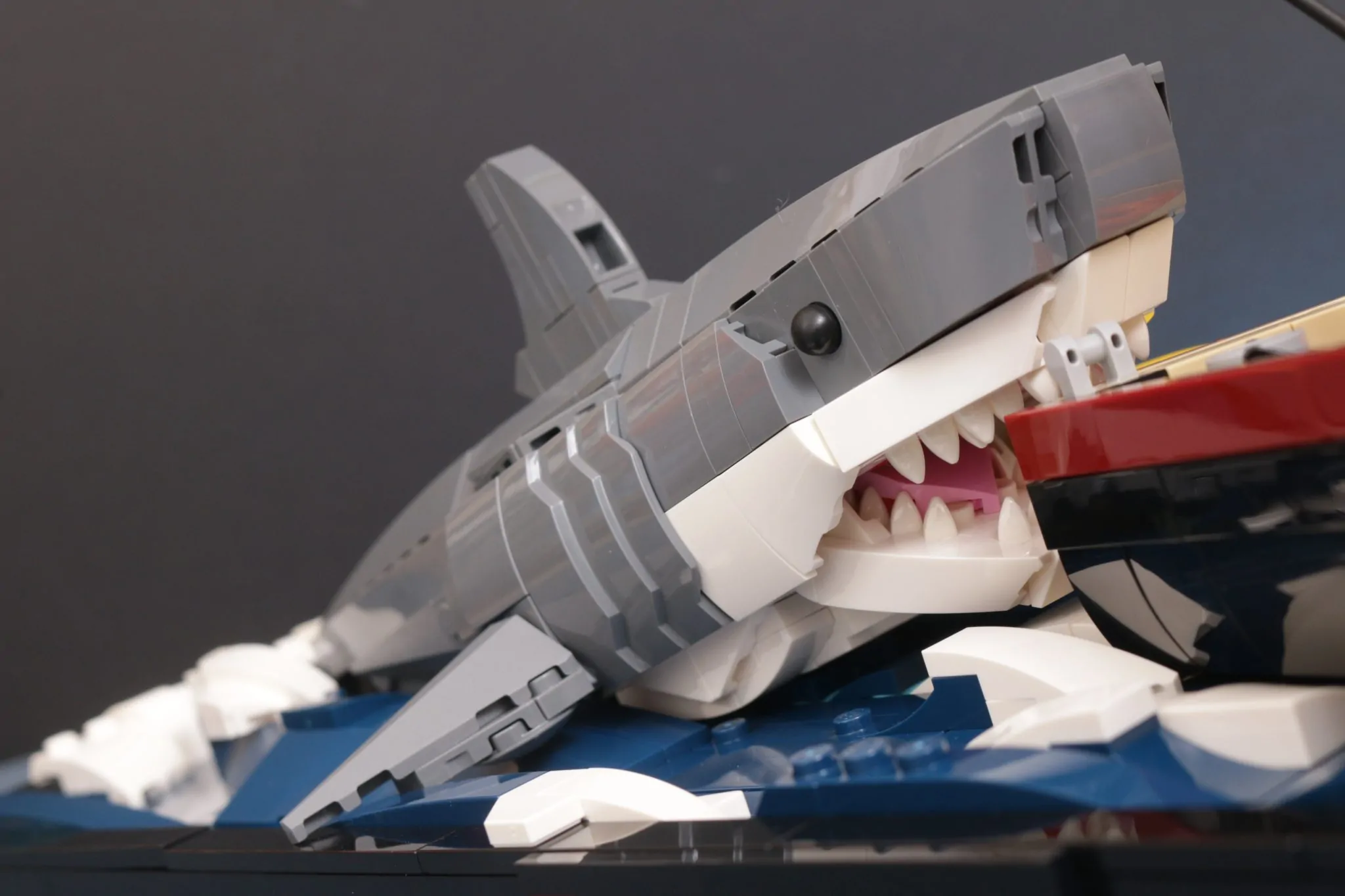 The unexpected joy to LEGO Ideas 21350 Jaws