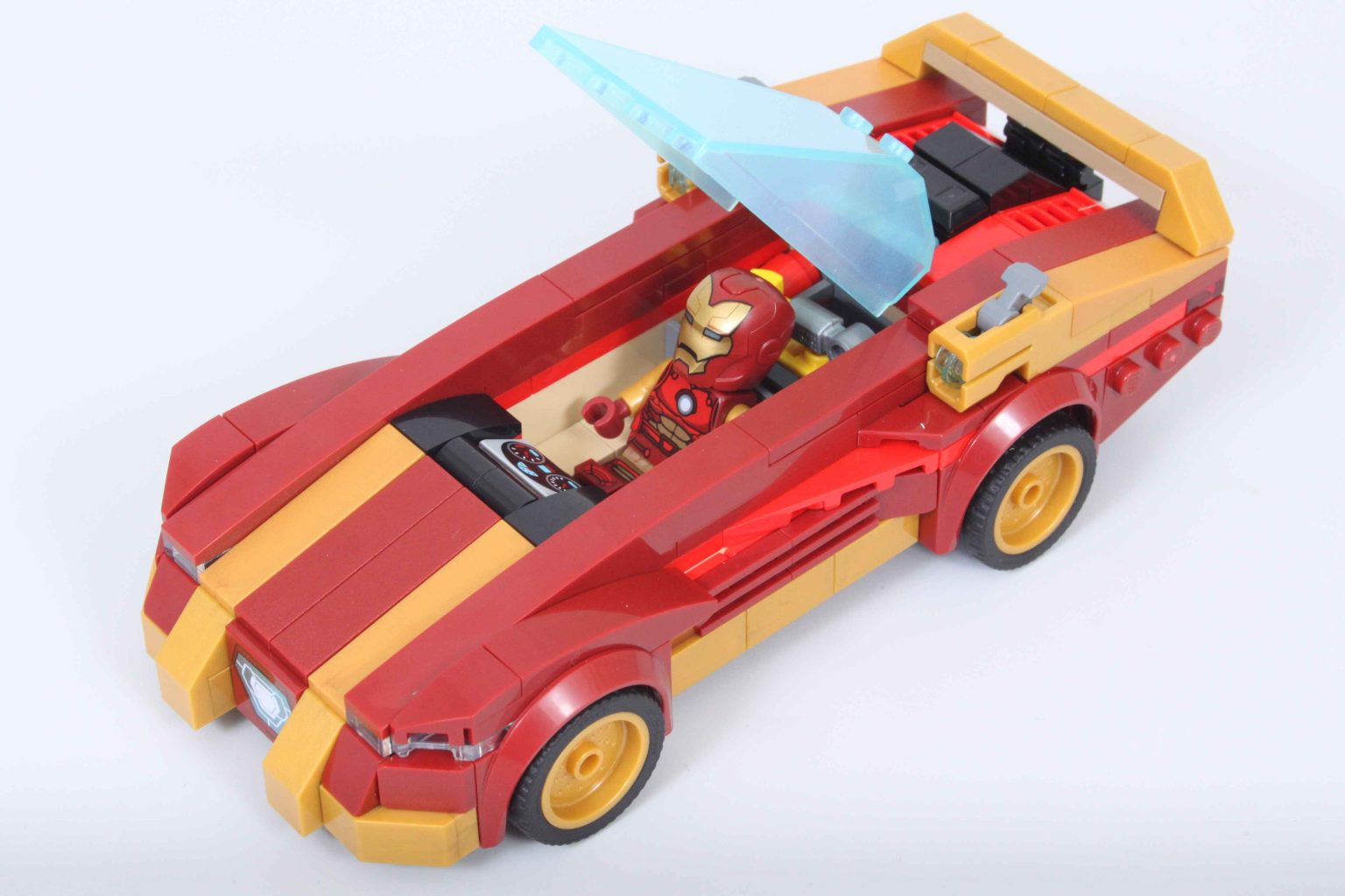 LEGO 76310 Iron Man Car & Black Panther vs. Red Hulk review