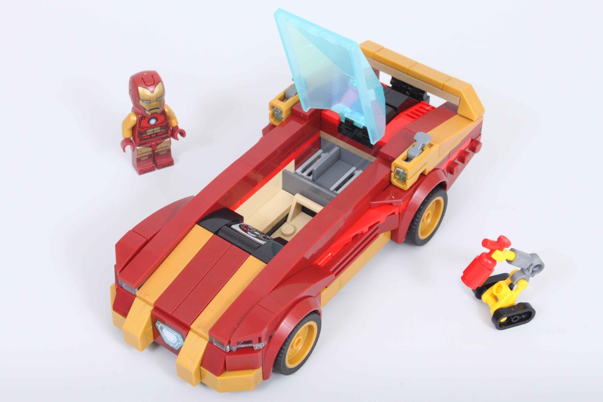 LEGO 76310 Iron Man Car & Black Panther vs. Red Hulk review
