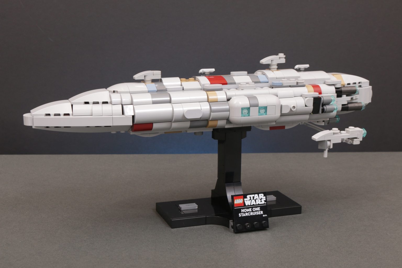 LEGO Star Wars 75405 Home One Starcruiser review