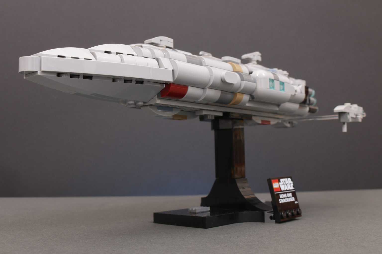LEGO Star Wars 75405 Home One Starcruiser review