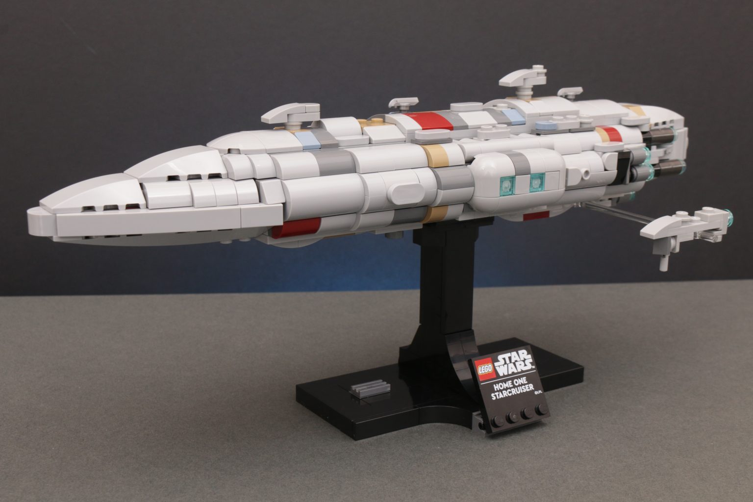 LEGO Star Wars 75405 Home One Starcruiser review