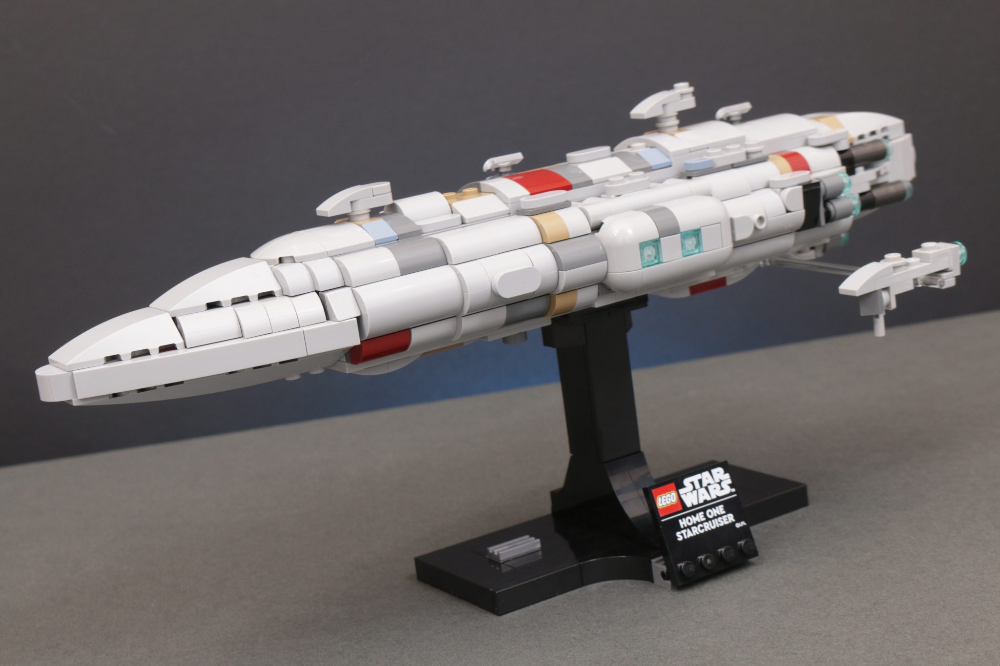 LEGO Star Wars 75405 Home One Starcruiser review