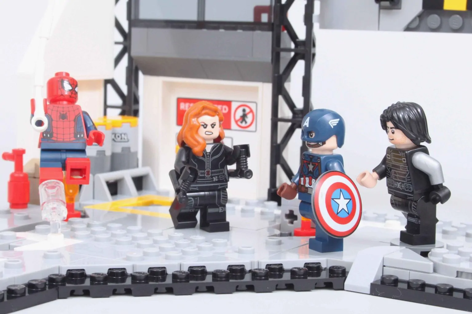 LEGO Marvel 76314 Captain America: Civil War Battle review