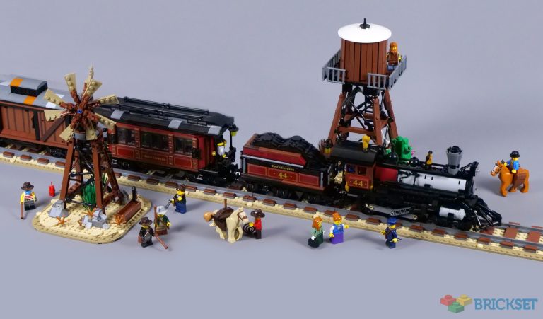 Closer look at BrickLink’s LEGO Wild West Train