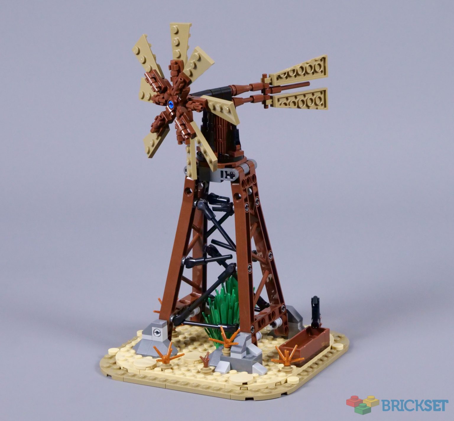 Closer look at BrickLink’s LEGO Wild West Train