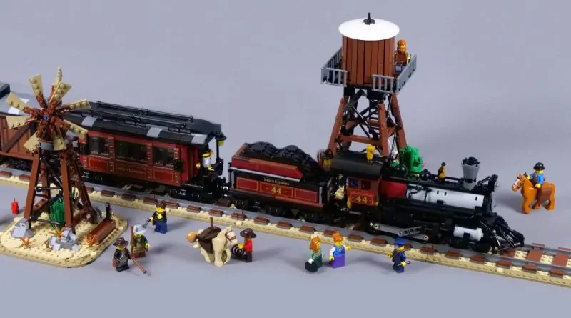Closer look at BrickLink’s LEGO Wild West Train