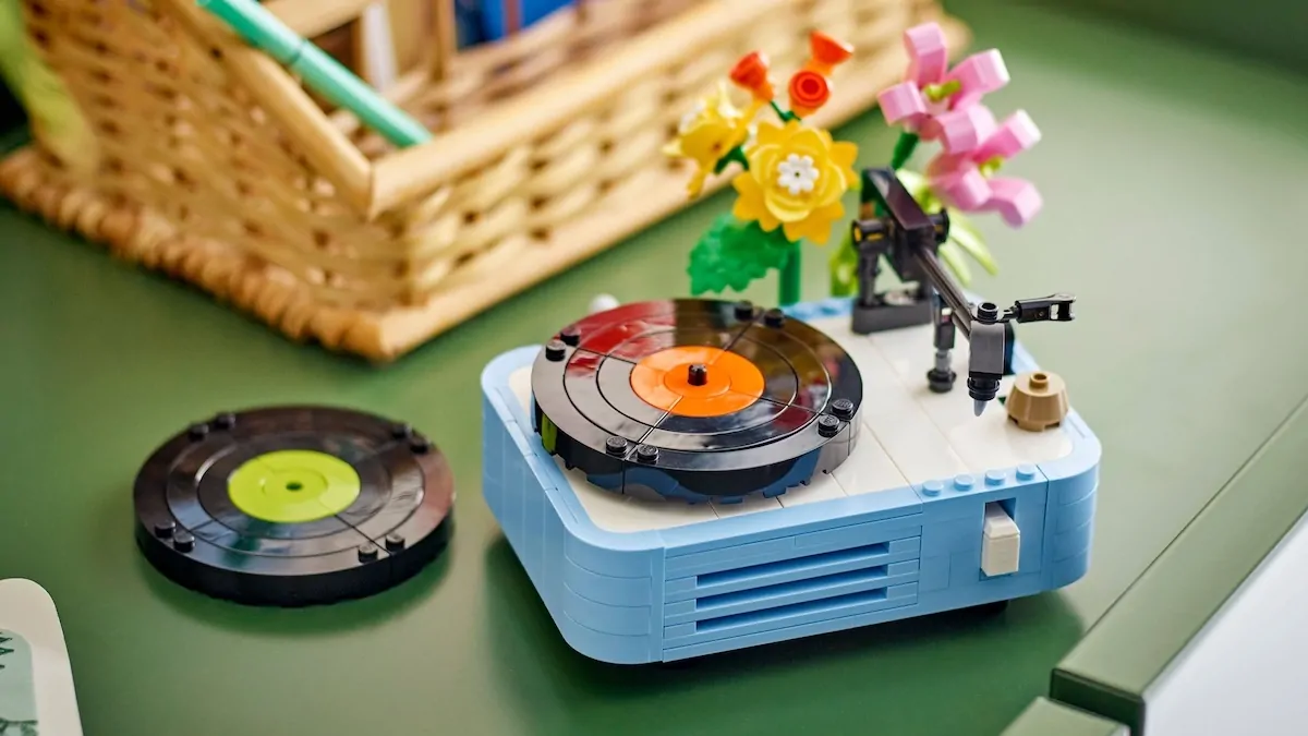 Le tourne-disque avec fleurs LEGO Creator 31172 dévoilé