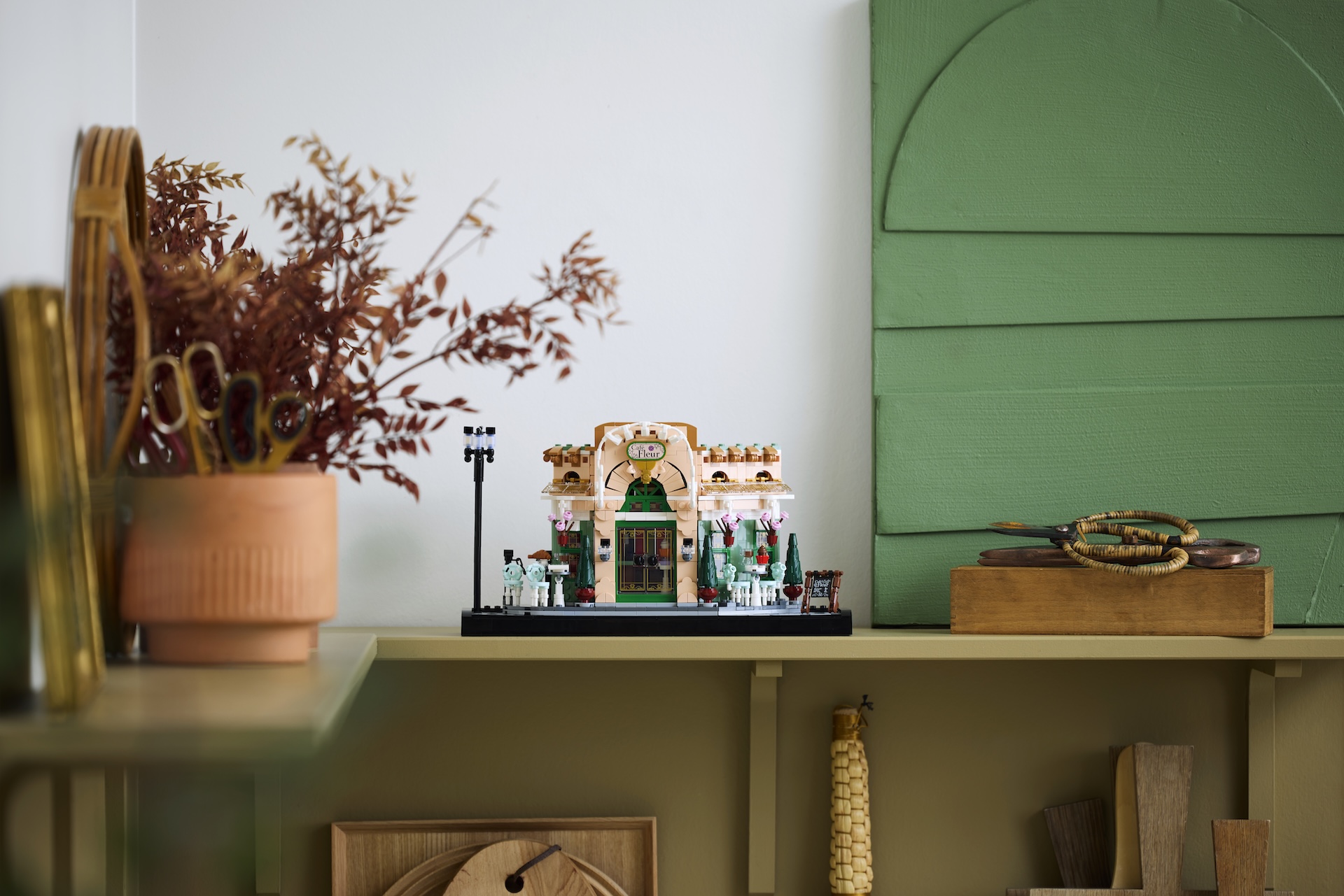 LEGO Icons 10362 French Café officially revealed