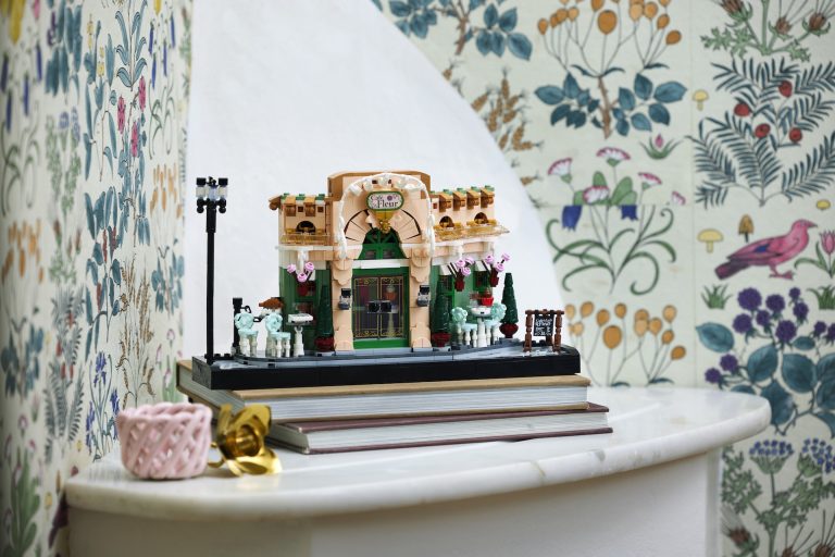 LEGO Icons 10362 French Café officially revealed