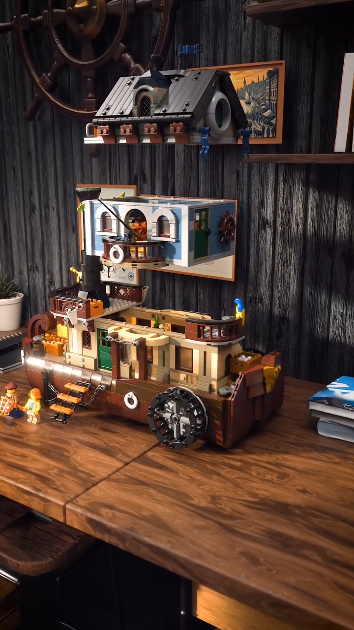 Closer look at LEGO BrickLink Designer Program Series 4 boat