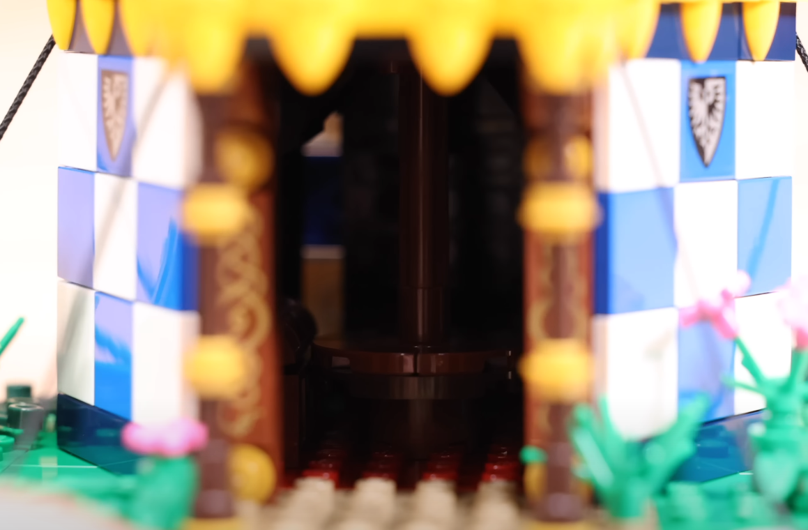 Closer look at LEGO BrickLink Series 4 Siege Encampment combined