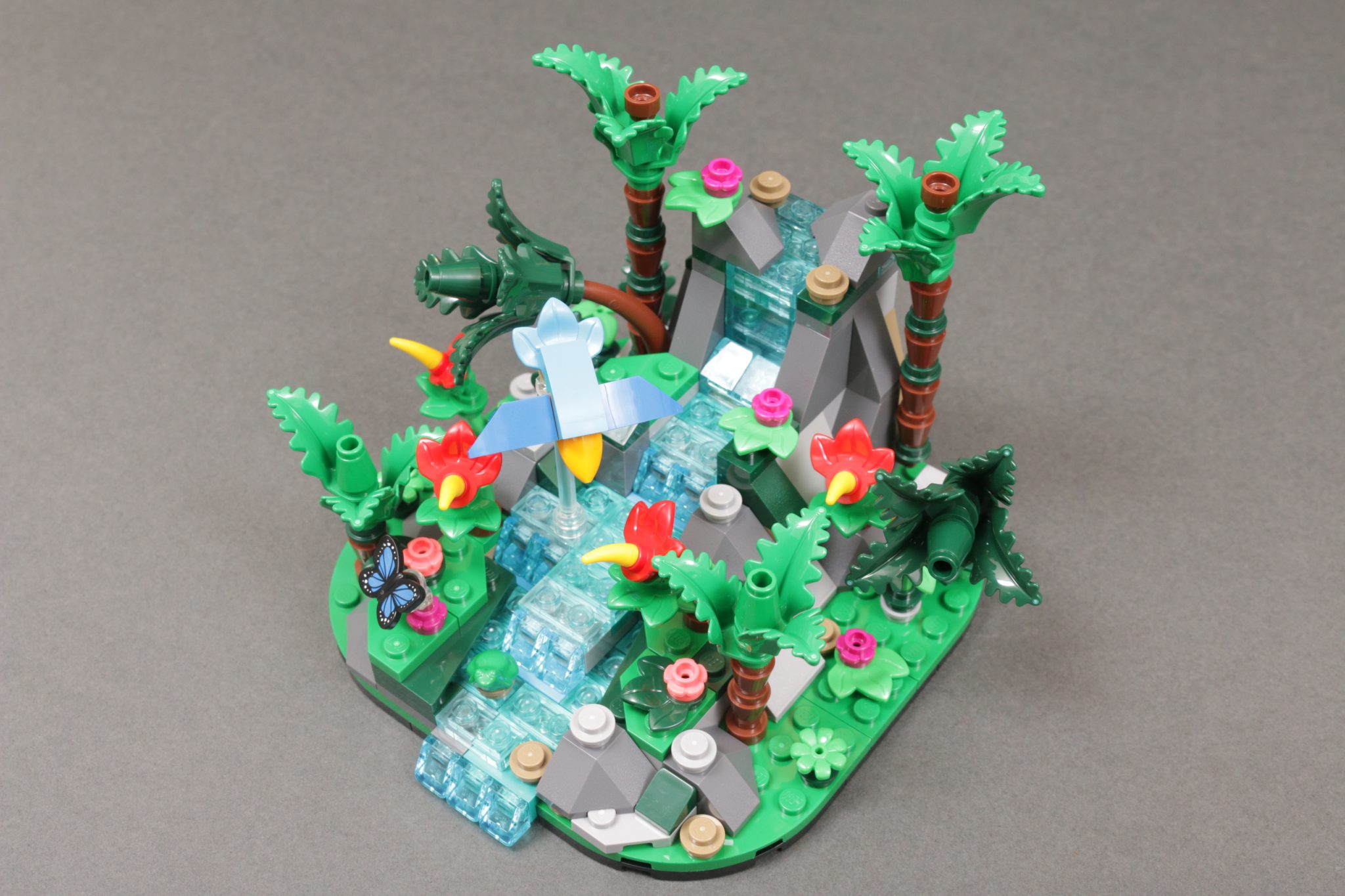 LEGO 40782 Tropical Rainforest Diorama GWP review