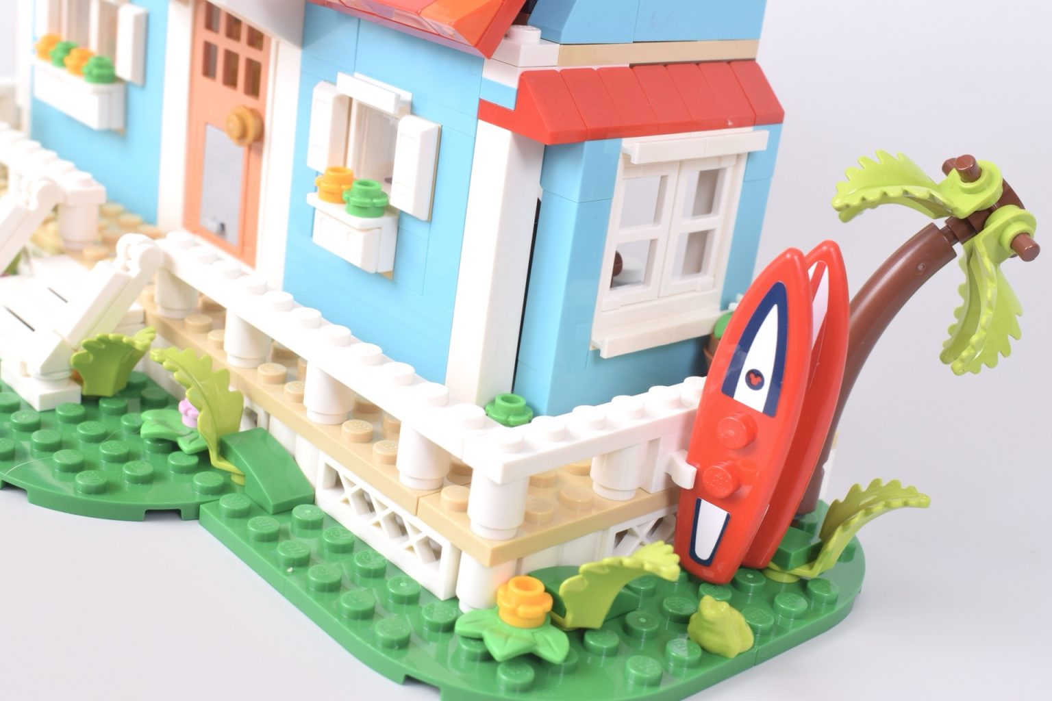 LEGO Disney 43268 Lilo and Stitch Beach House review