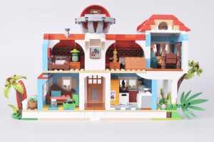 LEGO Disney 43268 Lilo and Stitch Beach House review