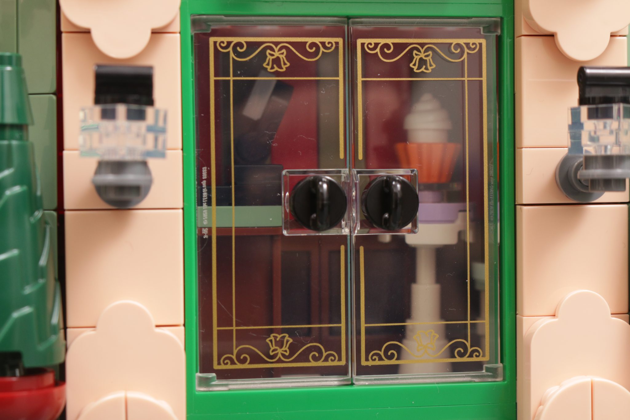 LEGO Icons 10362 French Café review and gallery