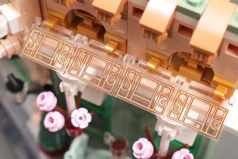 LEGO Icons 10362 French Café review and gallery
