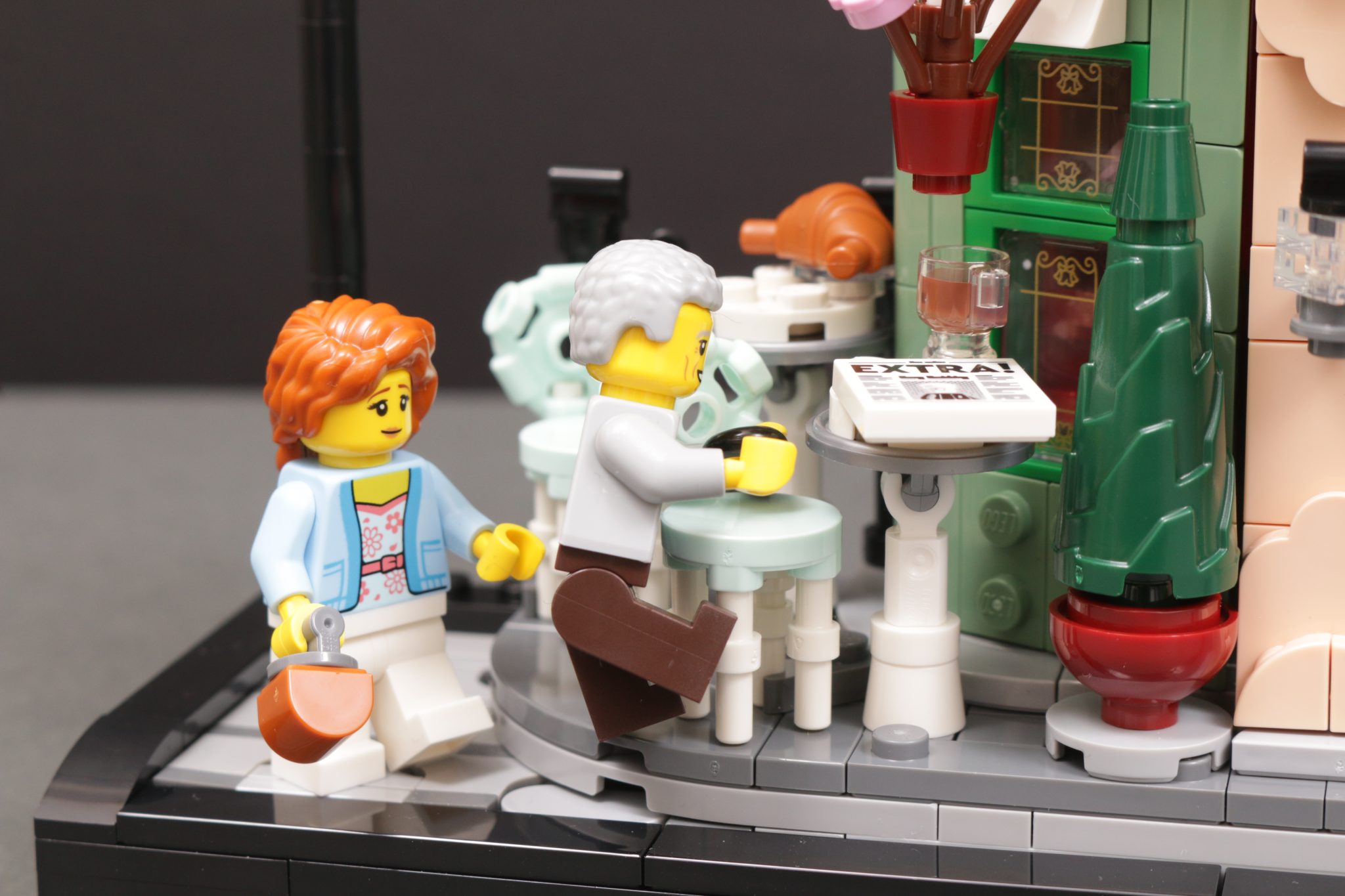 Is LEGO Icons 10362 French Café to scale with minifigures?