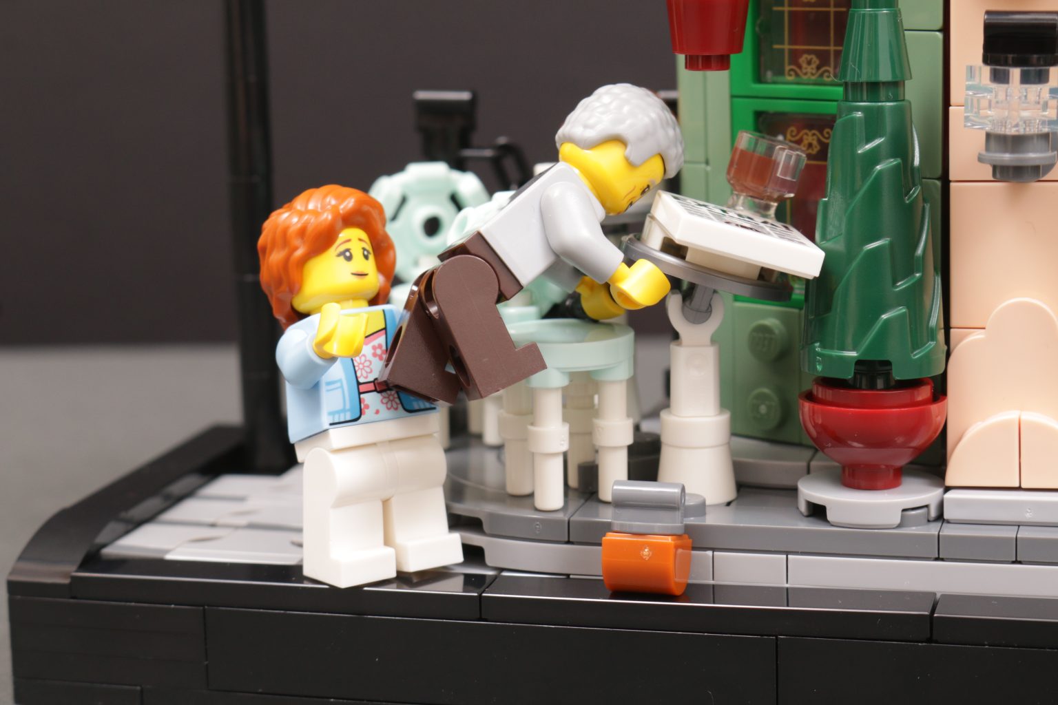 Is LEGO Icons 10362 French Café to scale with minifigures?