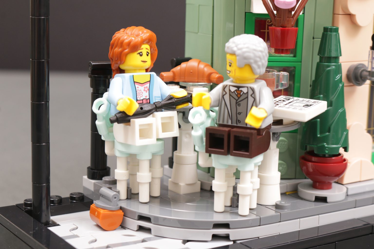 Is LEGO Icons 10362 French Café to scale with minifigures?