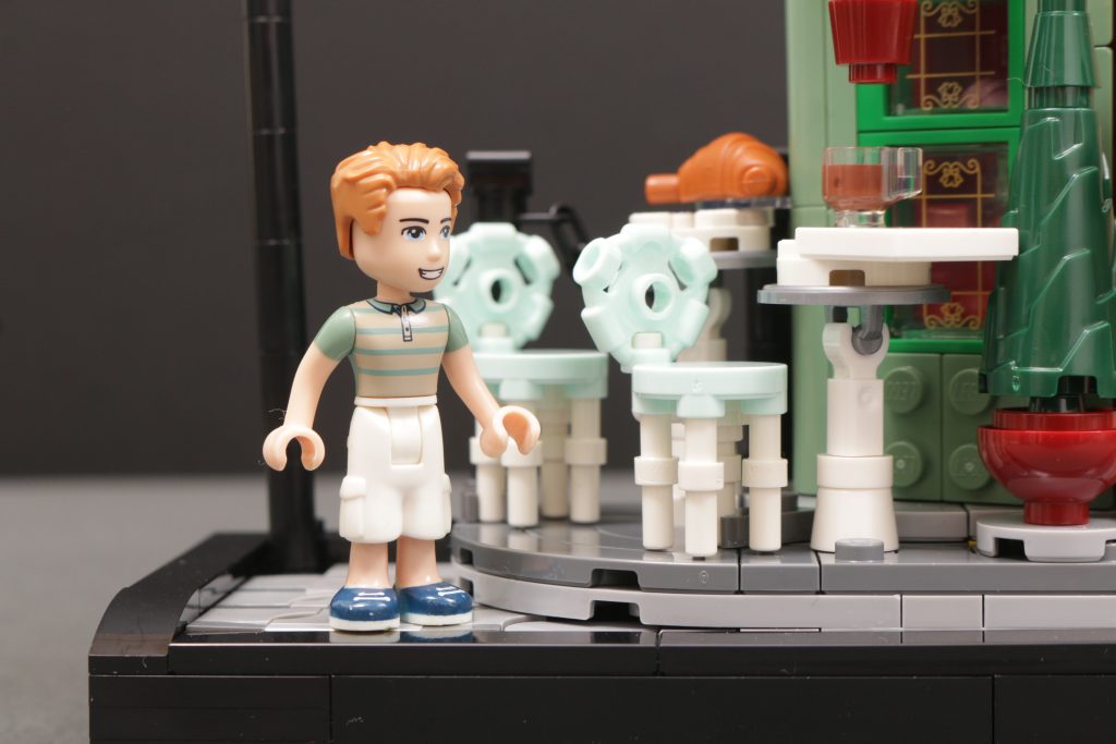 Na LEGO Icons 10362 French Café e ba betere ka lipopi tse nyane?