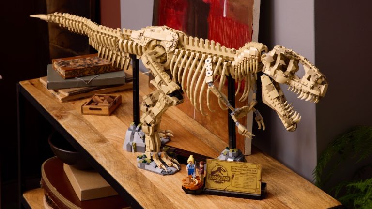 Here's why LEGO Jurassic Park's T. rex skeleton is tan