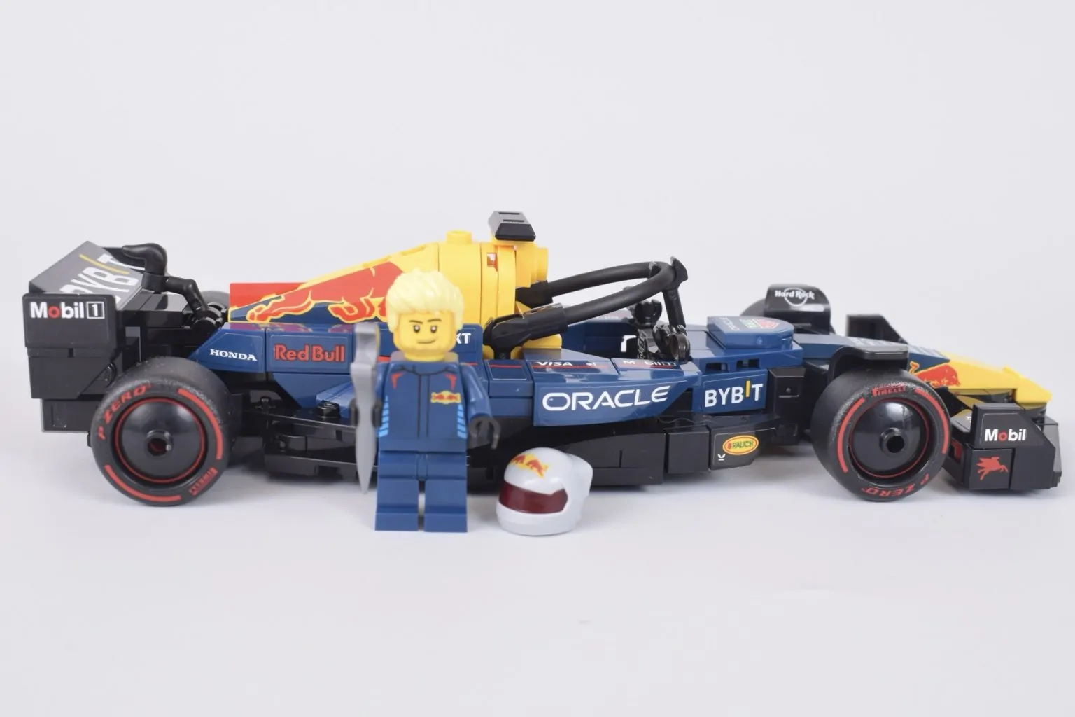 Агляд LEGO Formula 1 77243 Oracle Red Bull Racing RB20