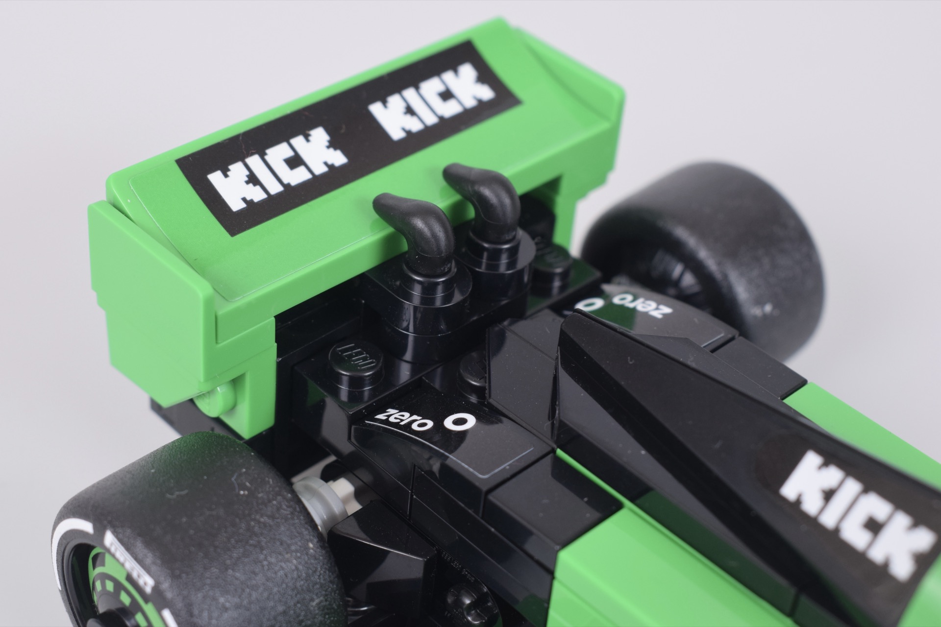 LEGO Speed Champions 77247 KICK Sauber F1 review