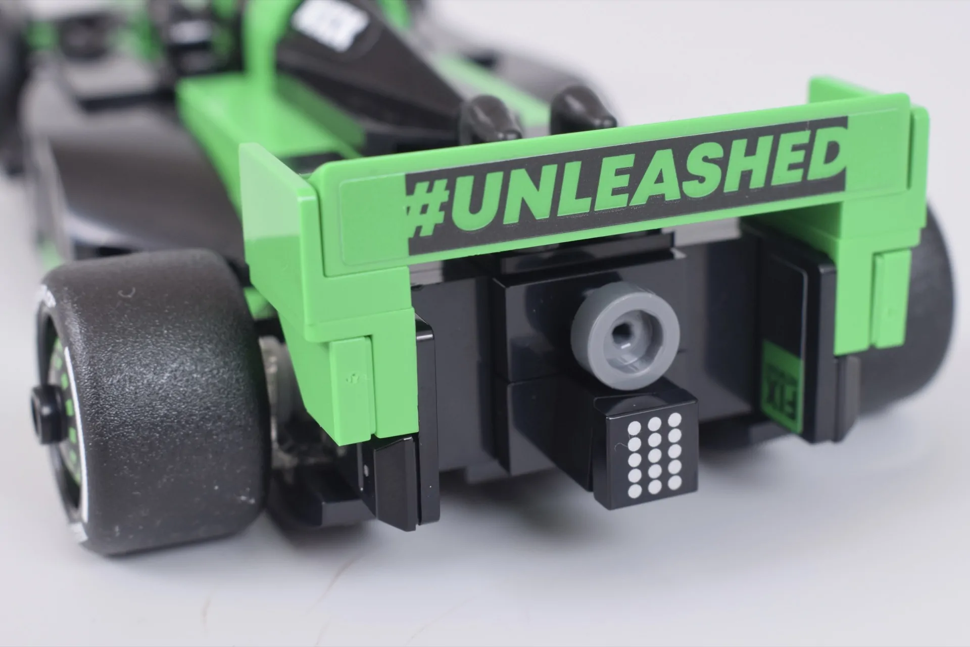 LEGO Speed Champions 77247 KICK Sauber F1 review