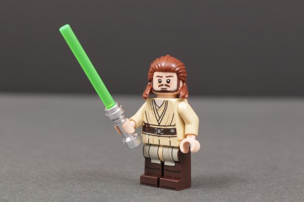 Closer look at LEGO Star Wars magazine's Qui-Gon Jinn