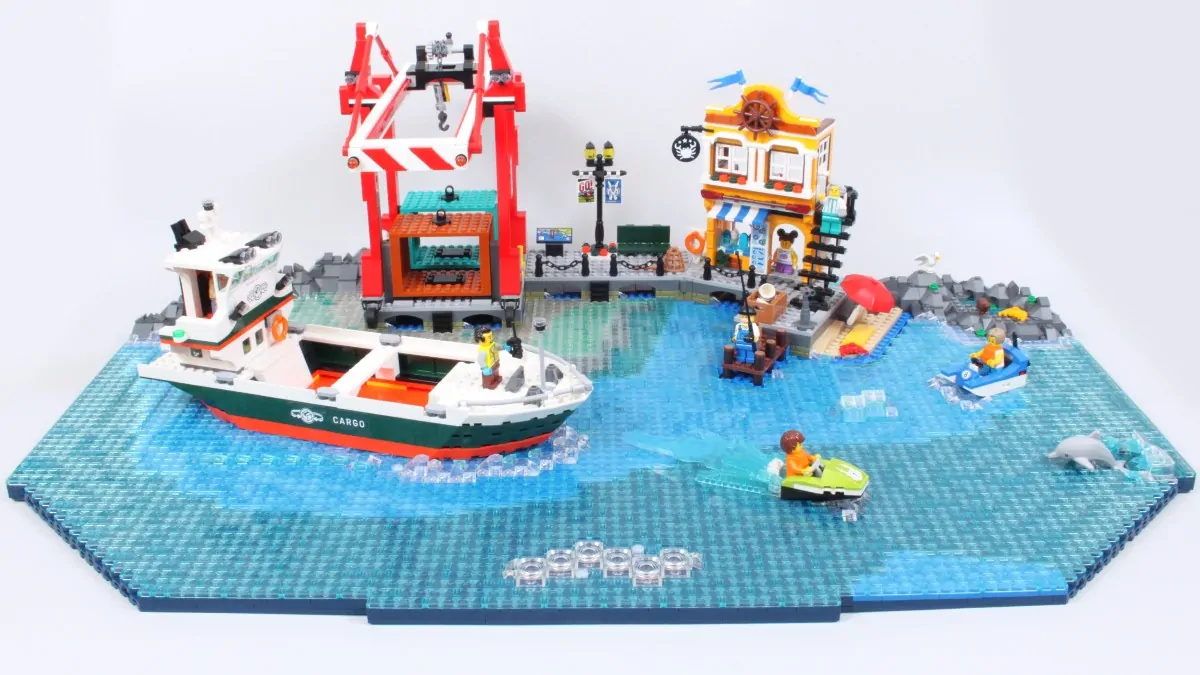 Expanding LEGO City's latest harbour set into a full diorama