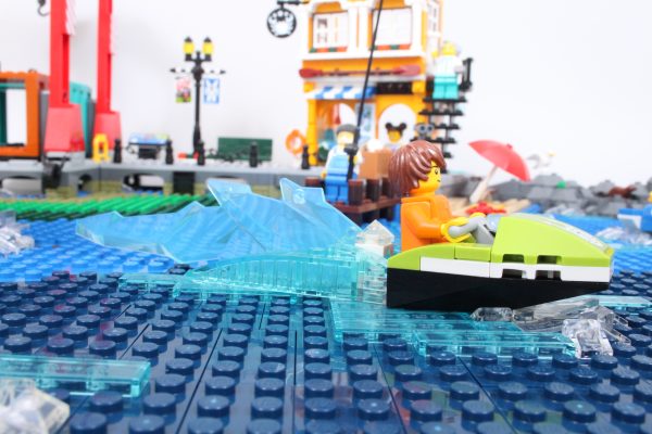 How to build a LEGO City harbour scene: techniques and parts