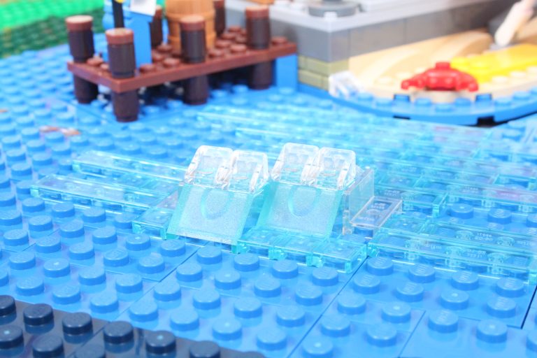 How to build a LEGO City harbour scene: techniques and parts