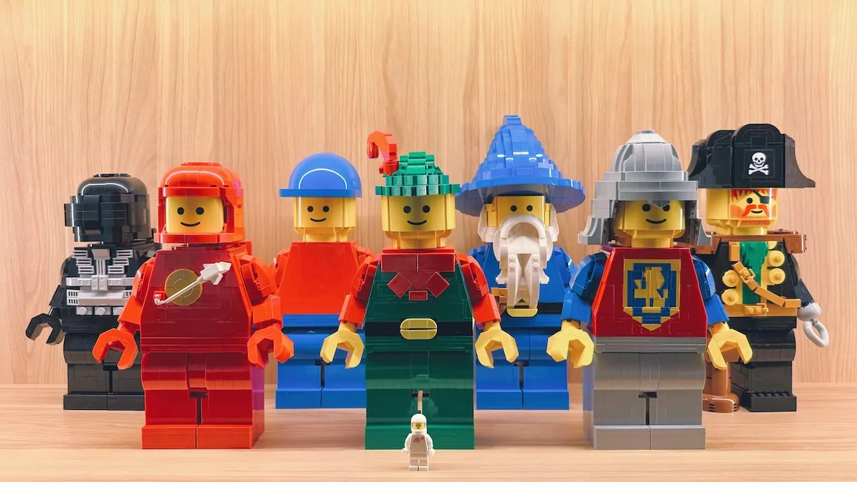 Op maat gemaakte modellen laten zien hoe ver LEGO Up-Scaled Minifigures ...