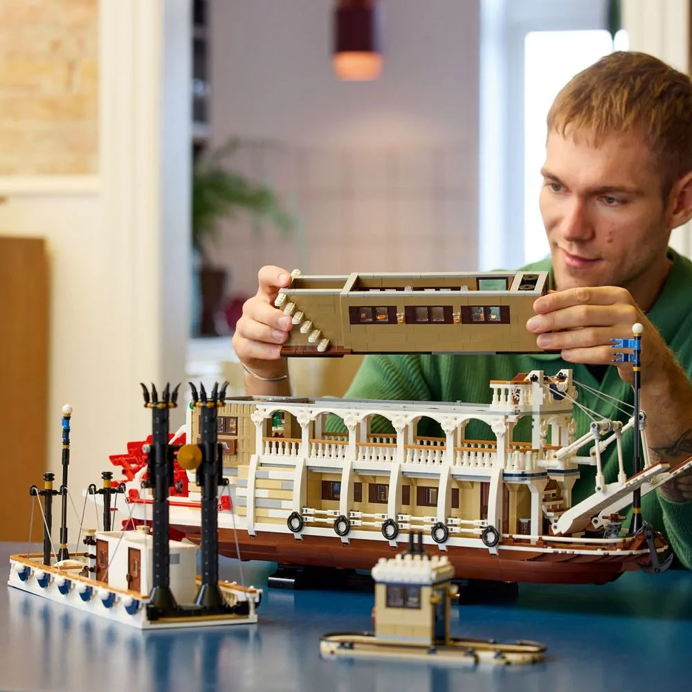 LEGO Ideas River Steamboat pays homage to classic Pirates