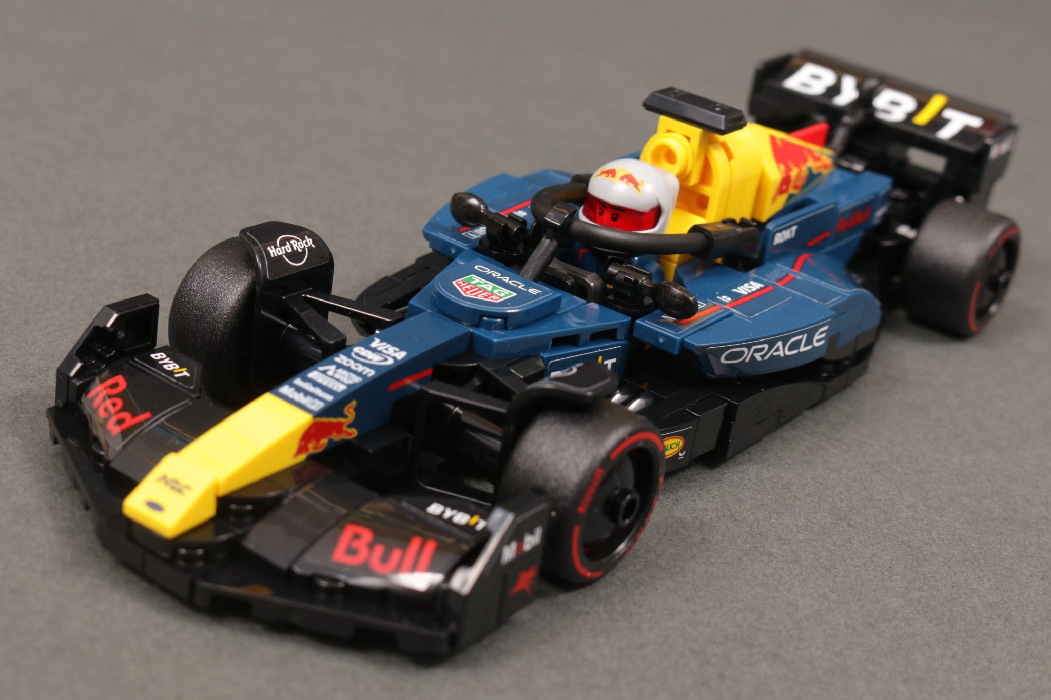 How to build a 2025 LEGO Racing Bulls F1 car