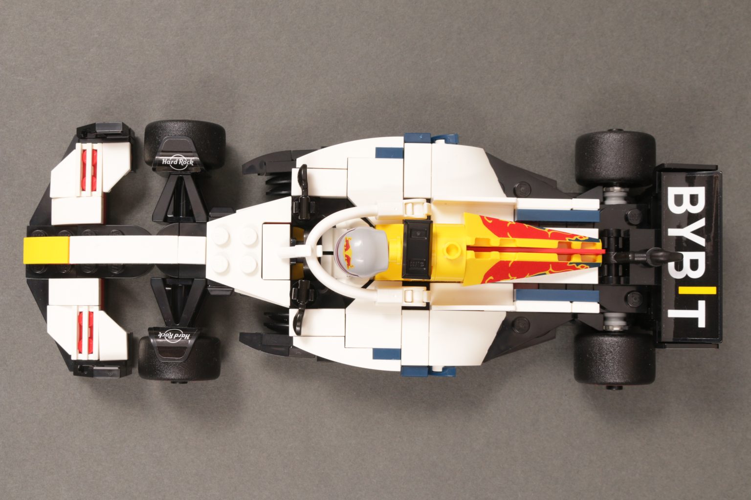 How to build a 2025 LEGO Racing Bulls F1 car