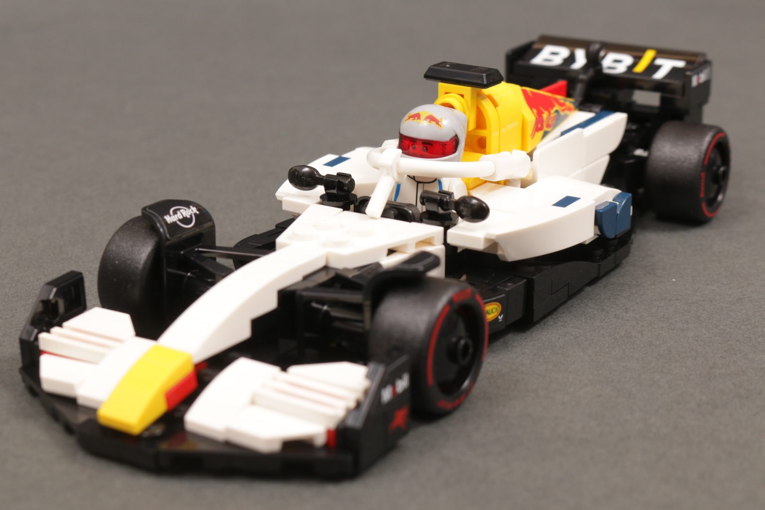 How to build a 2025 LEGO Racing Bulls F1 car