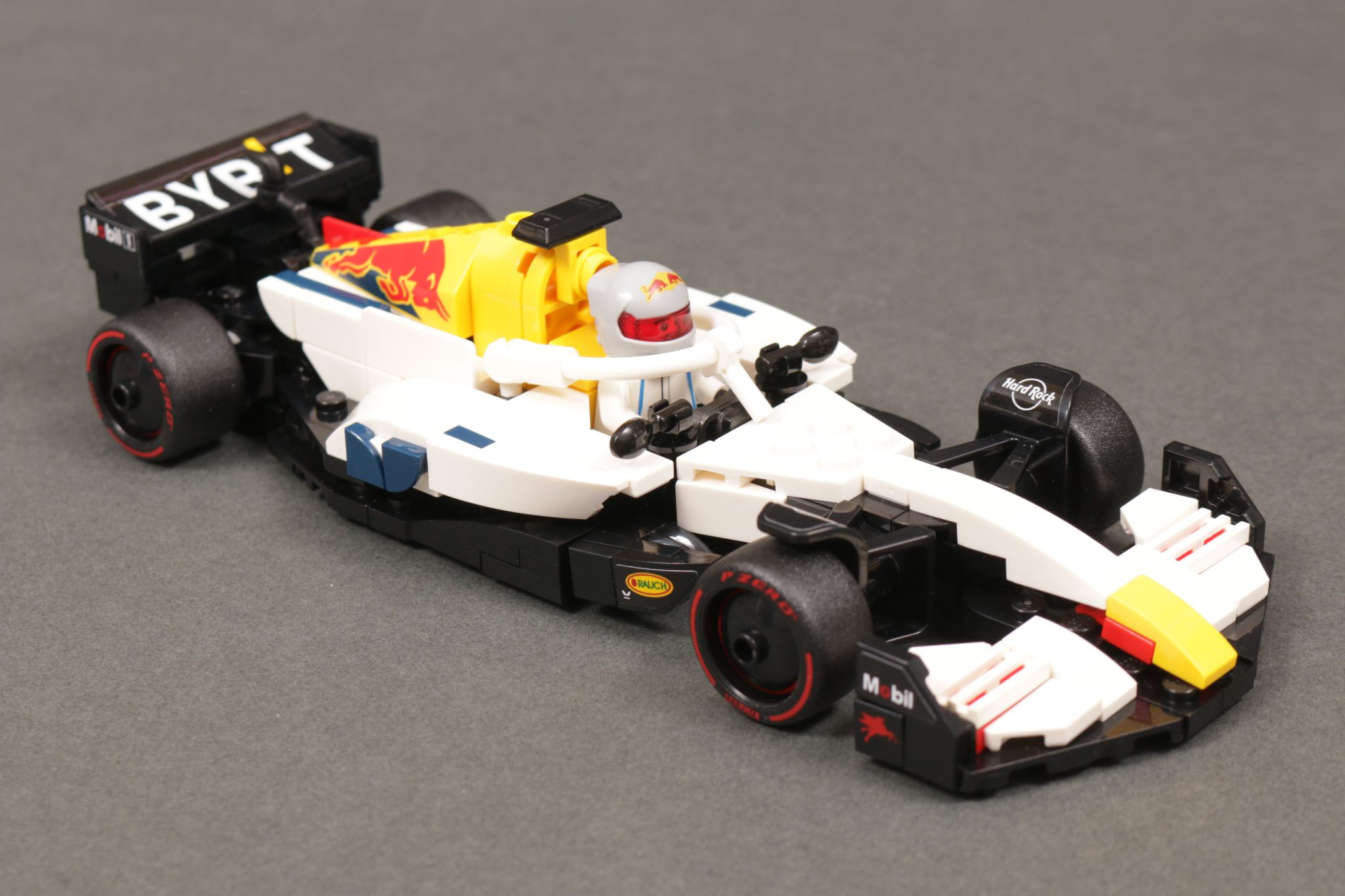 How to build a 2025 LEGO Racing Bulls F1 car