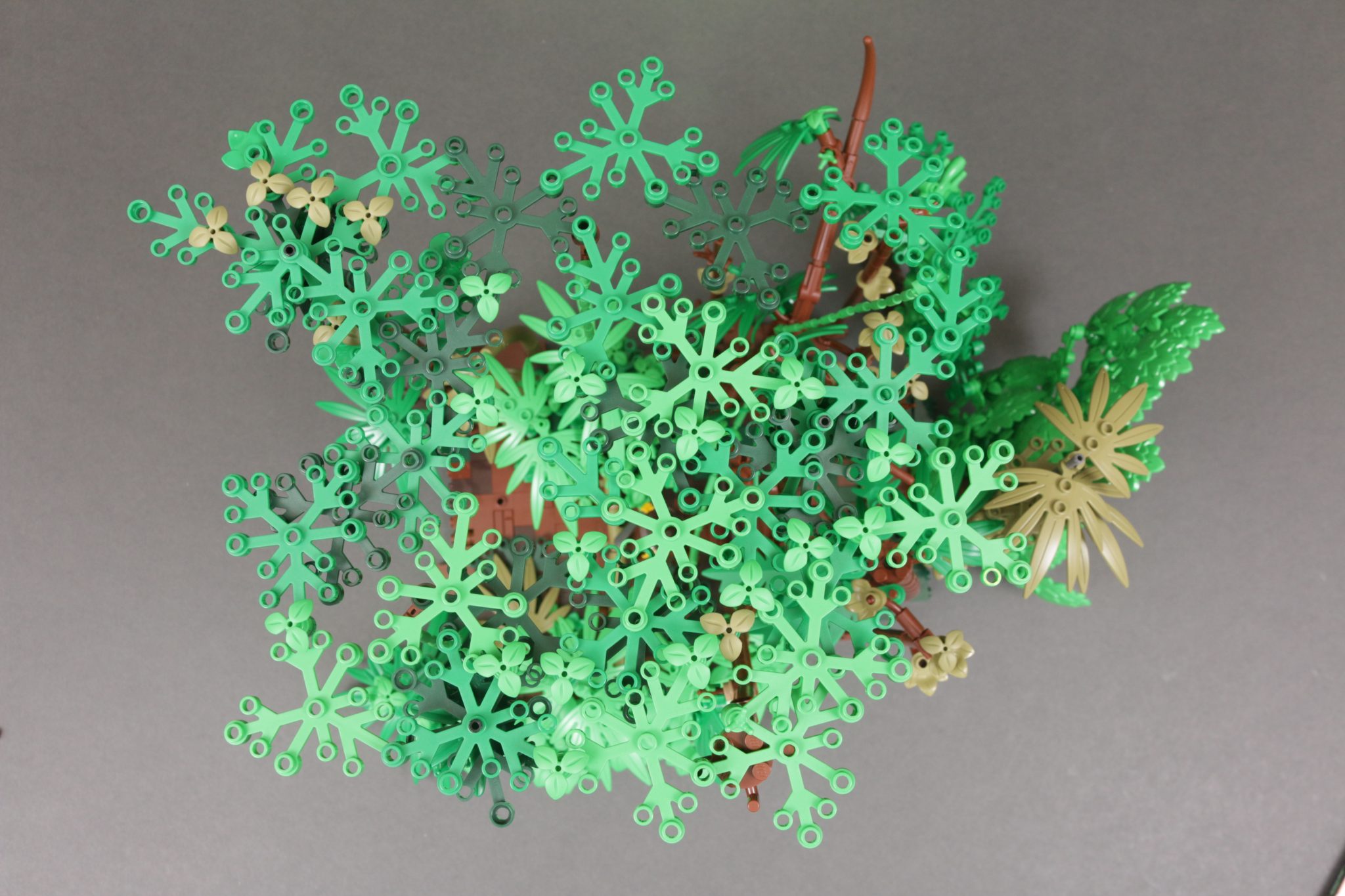How to build a LEGO jungle – techniques and parts