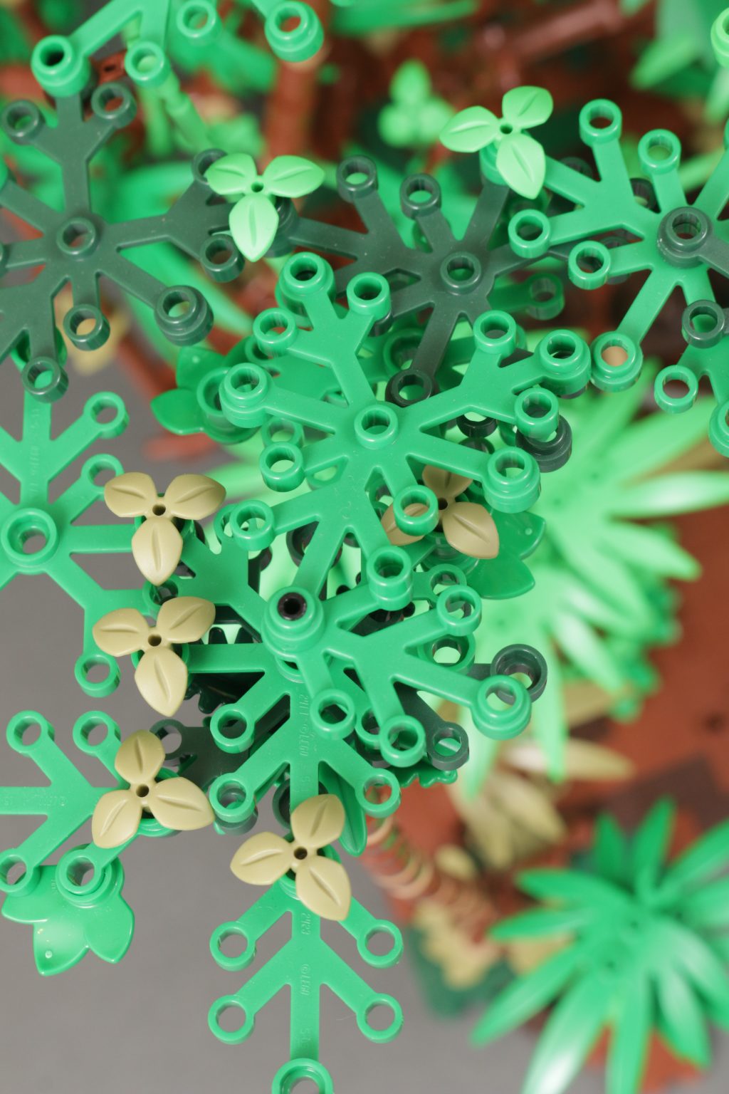 How to build a LEGO jungle – techniques and parts