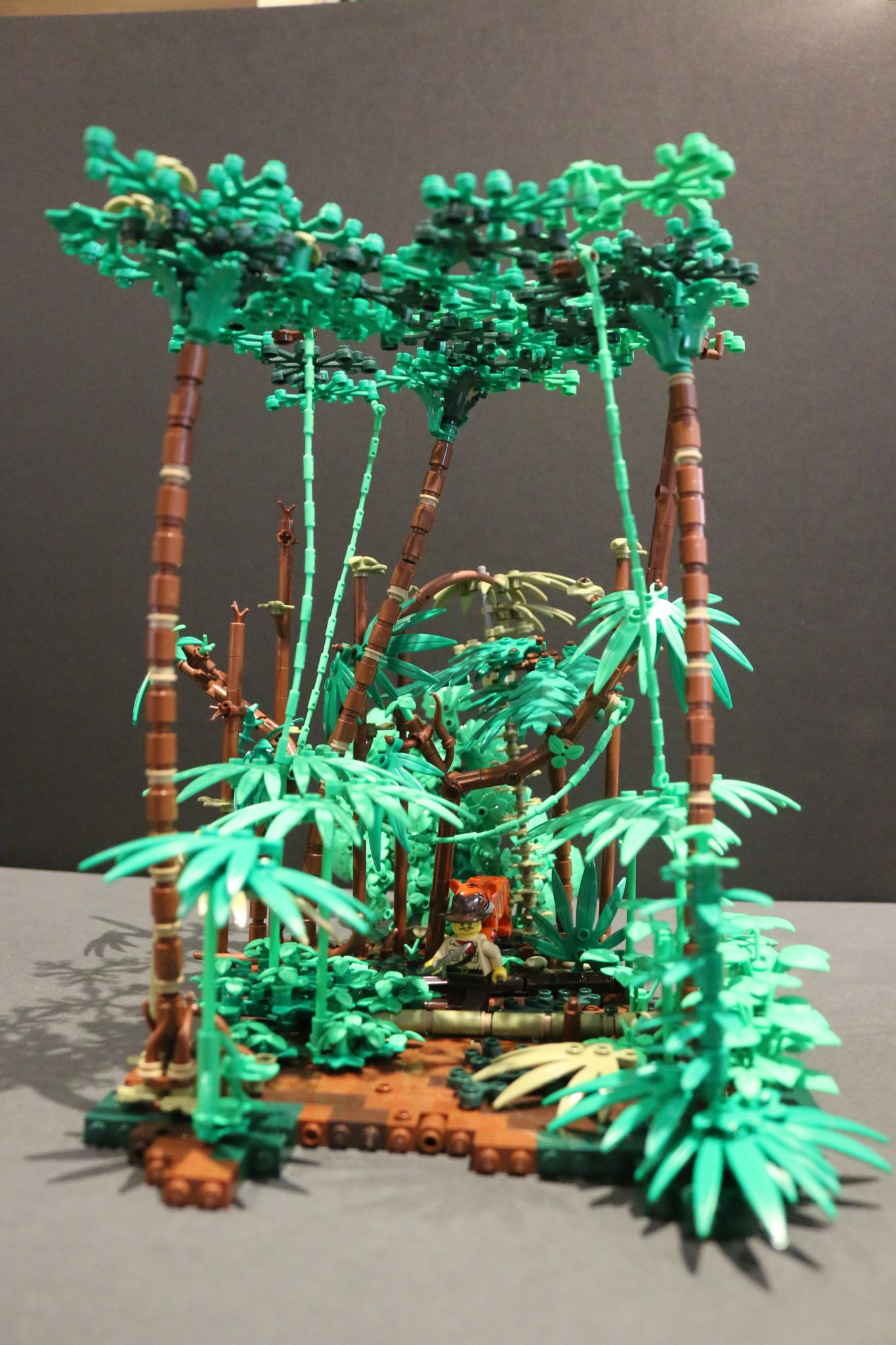 How to build a LEGO jungle – techniques and parts