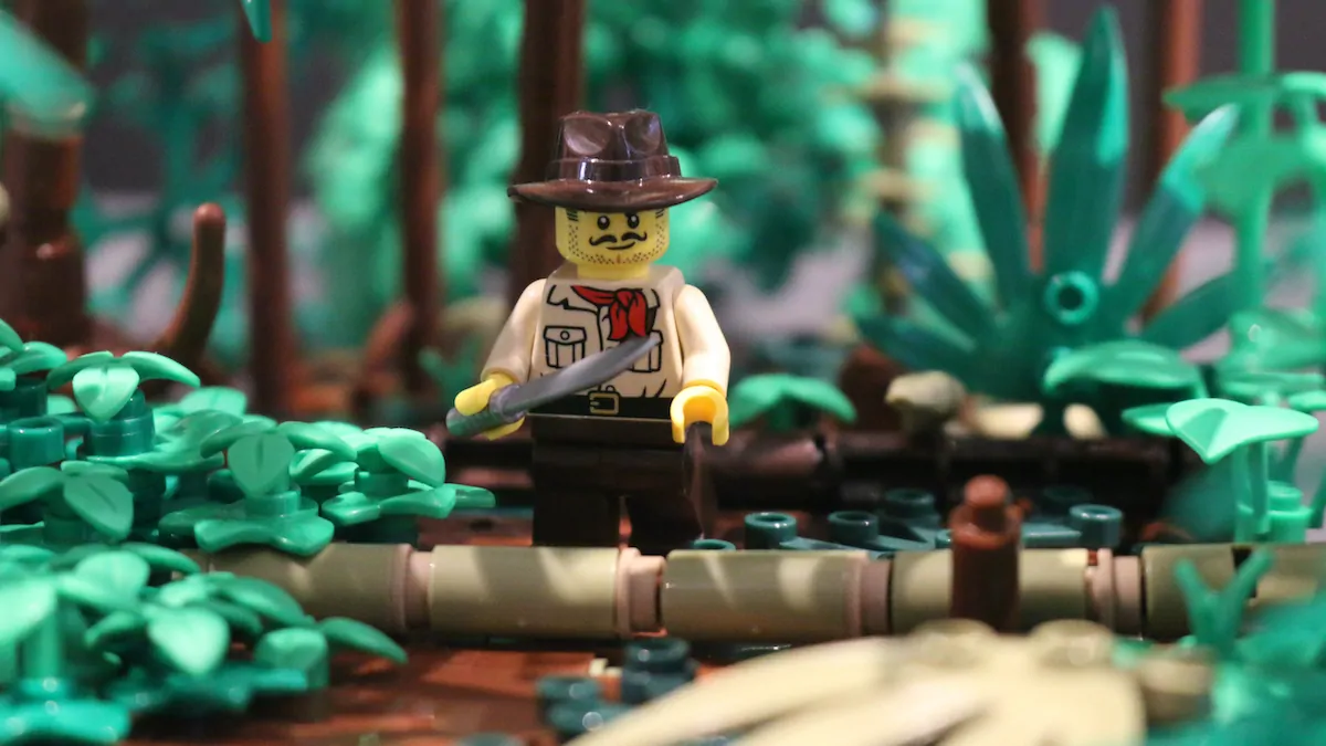 How to build a LEGO jungle – composition and lighting