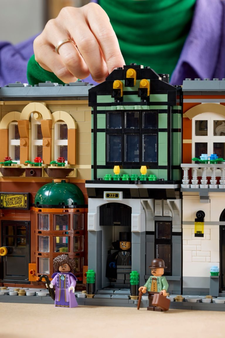 LEGO Icons 10351 Sherlock Holmes Book Nook officially revealed