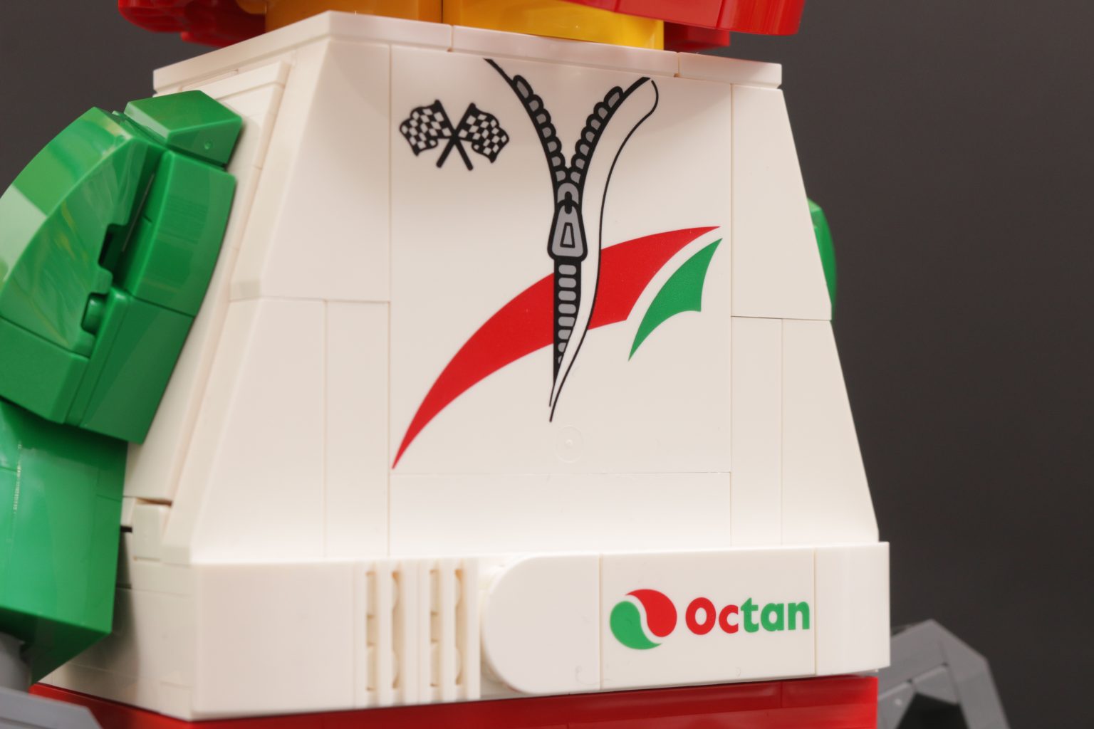 LEGO 40819 Up-Scaled Racing Driver Minifigure review