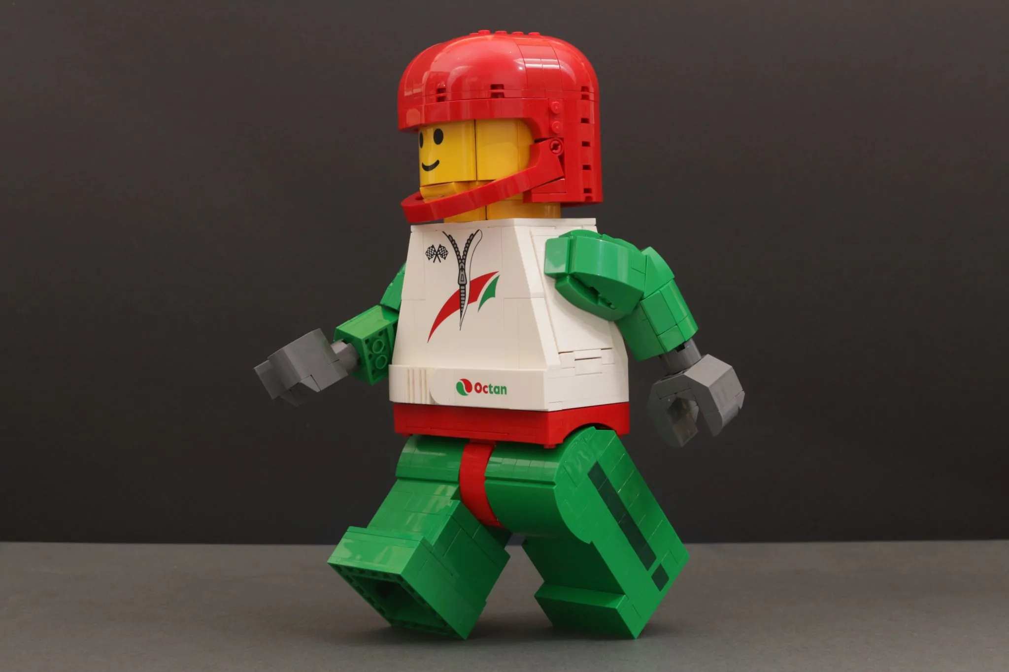 LEGO 40819 Up-Scaled Racing Driver Minifigure review